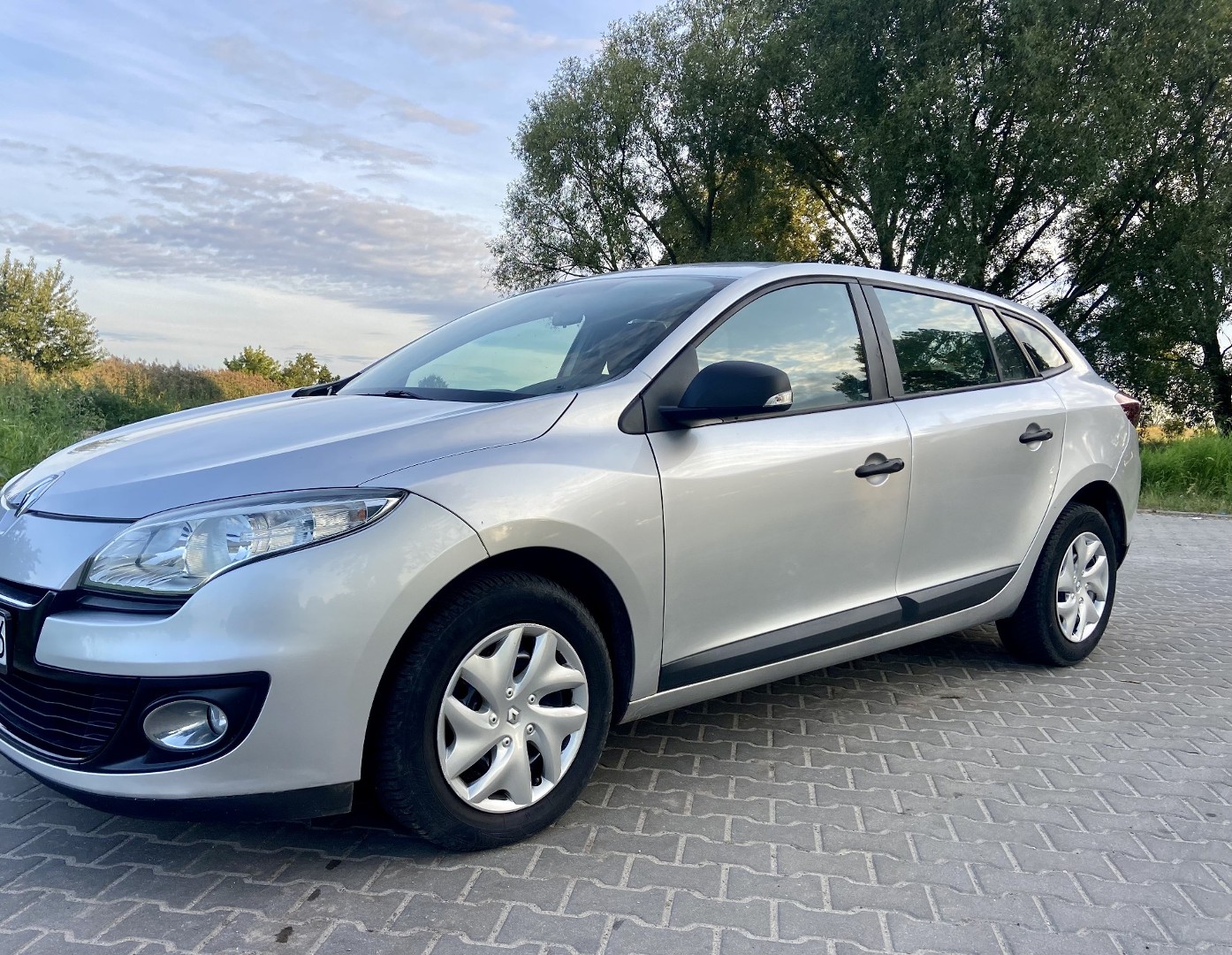 Renault Megane III 1.5dci combi srebny bez wypadkowy - Gratka.pl